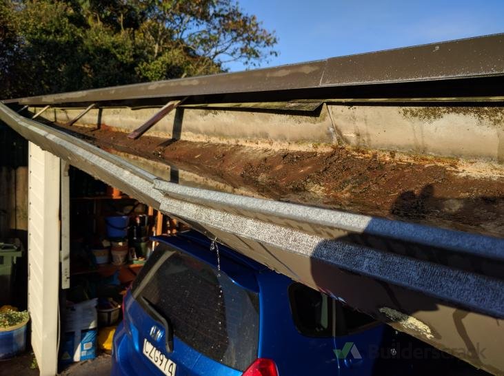 Fix or replace garage gutter (#135424) | Builderscrack