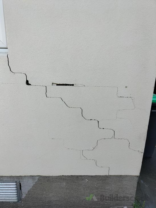 Cladding cracks repair (# 769757) | Builderscrack