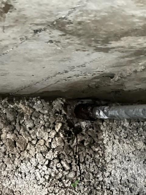 Rusting gas pipe (# 773364) | Builderscrack