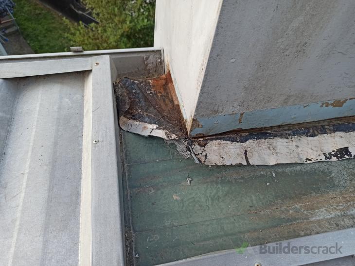 Tray behind the parapet fix (# 780434) | Builderscrack