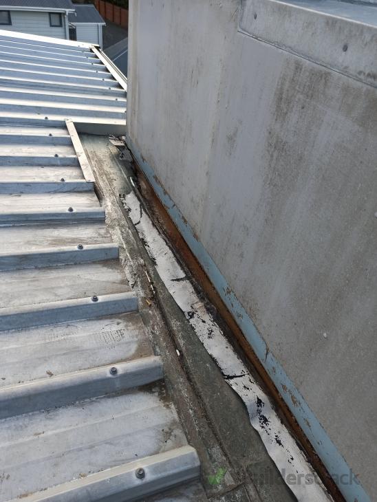 Tray behind the parapet fix (# 780434) | Builderscrack