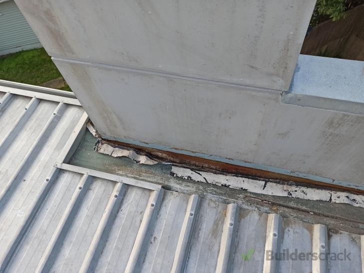 Tray behind the parapet fix (# 780434) | Builderscrack