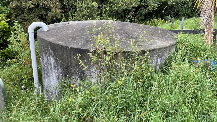 Concrete water tank crack repair (# 795162) | Builderscrack