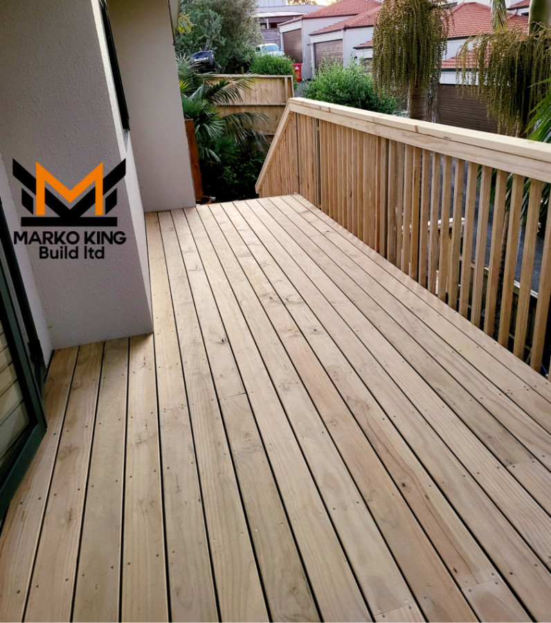 Deck and Staircase Installation | Builderscrack