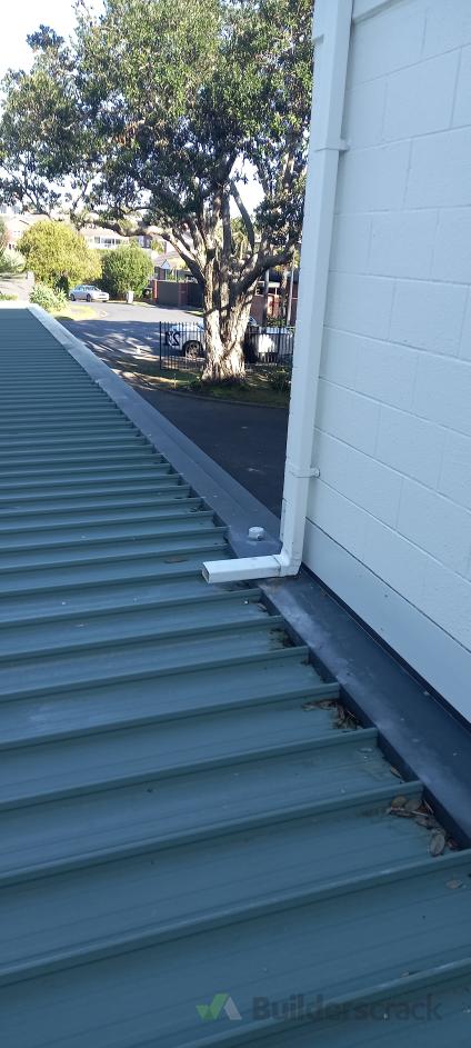 Sideways spreaders for downpipes (# 857448) | Builderscrack