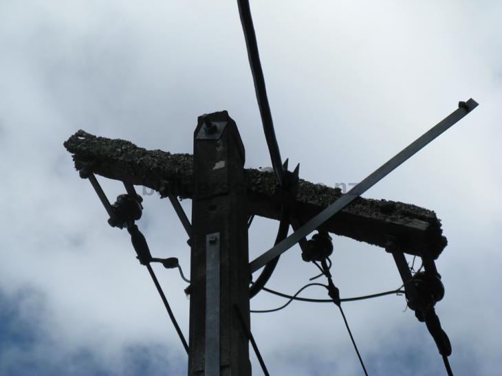 Power Pole: Replace Rotten Cross Arms (#20721) | Builderscrack