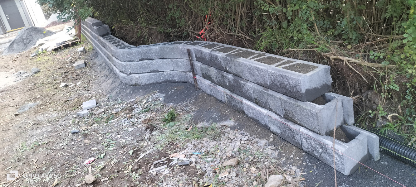 Demo/Reno/fance/retaining wall/block layer | Builderscrack