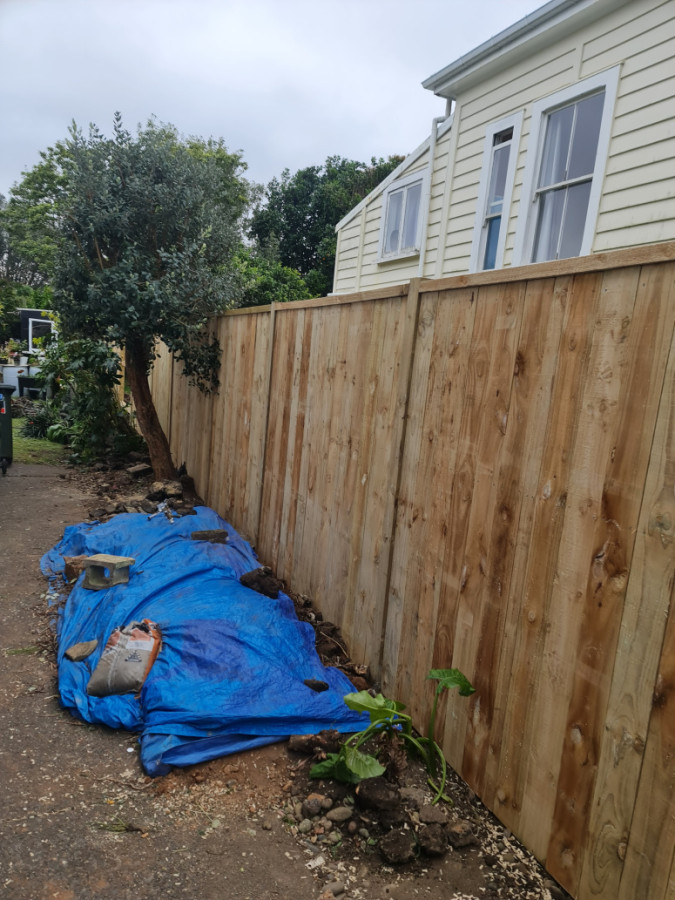 2.1m fence | Builderscrack