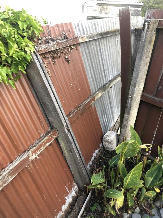 Boundary Fence Repair (# 902363) | Builderscrack