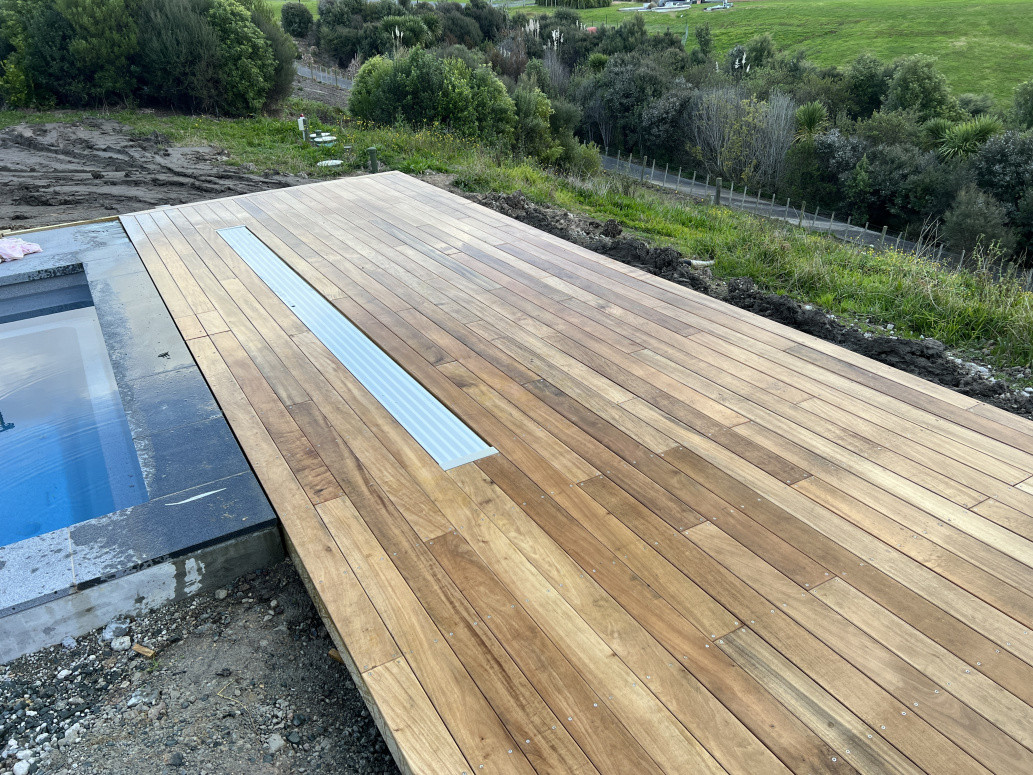 Vitex deck with pool roller | Builderscrack