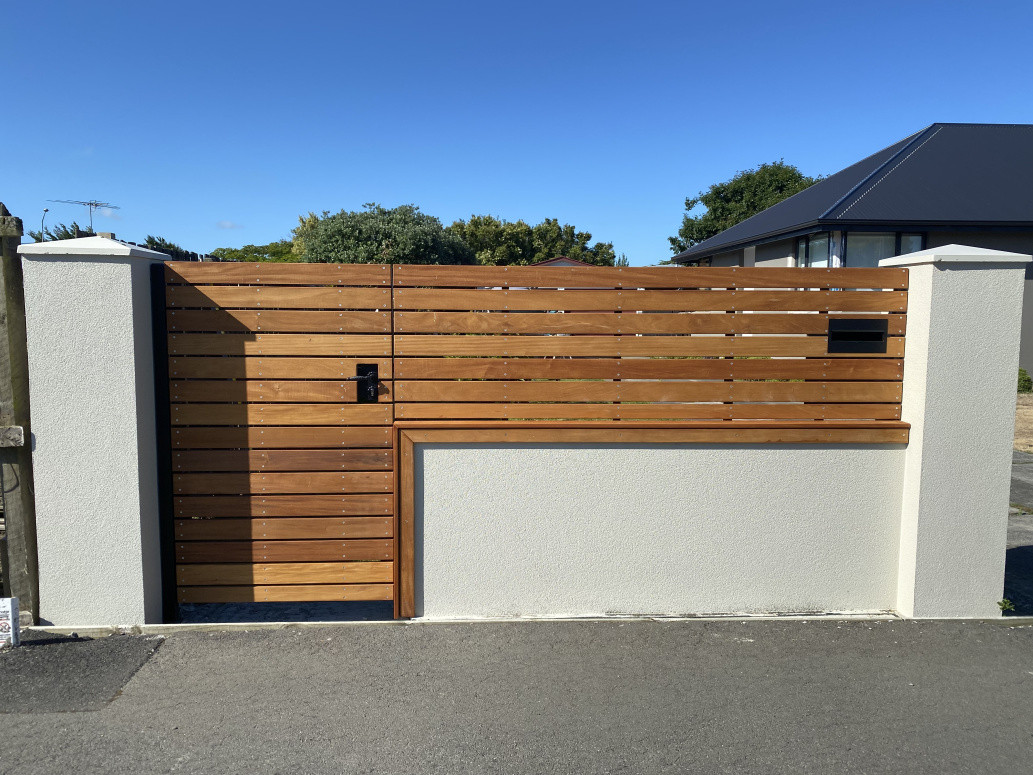 Fence and driveway gate | Builderscrack