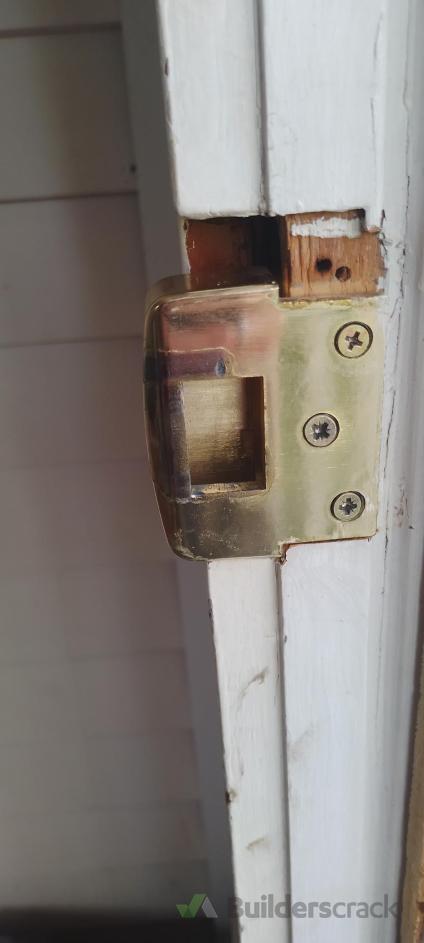 Fix door lock (# 943454) | Builderscrack