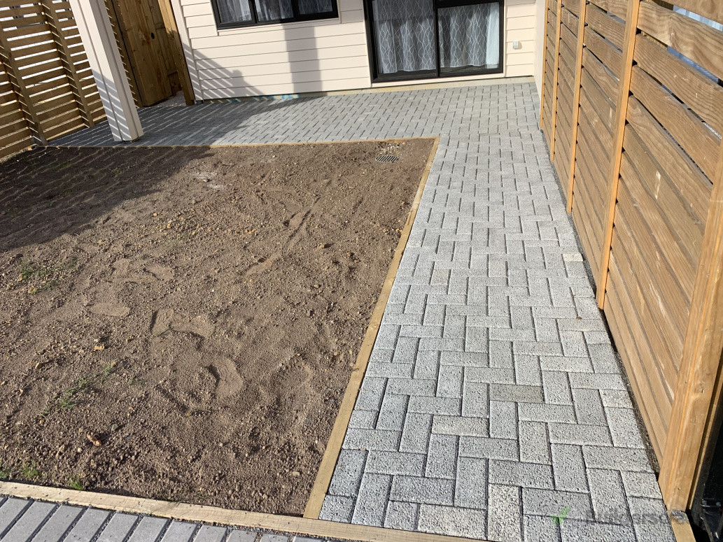 Paving ,Artificial grass(Turf),Roll on grass,Deck ,Fence | Builderscrack