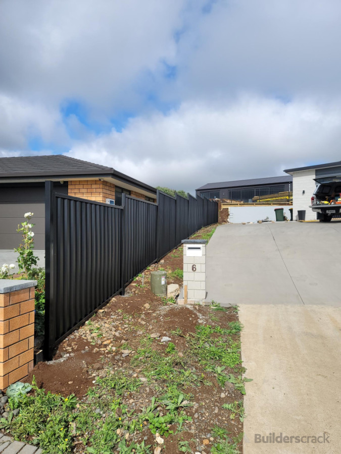 Colorsteel fence | Builderscrack
