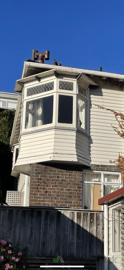 Closing in a cavity of space between a roof and a bay window (# 968067 ...