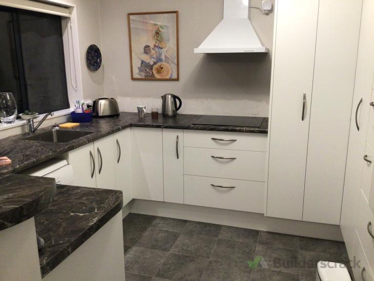 Install kitchen splashback (#1086869) | Builderscrack