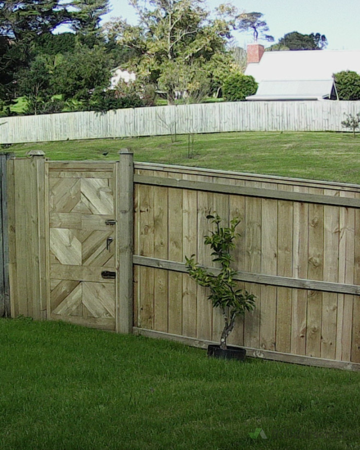 High End Finish Fence | Builderscrack