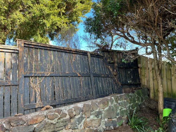 Support large wooden fence (#1138156) | Builderscrack
