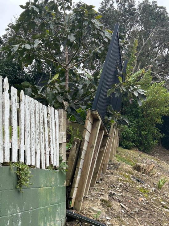 Retaining wall removal and install new (#1151029) | Builderscrack