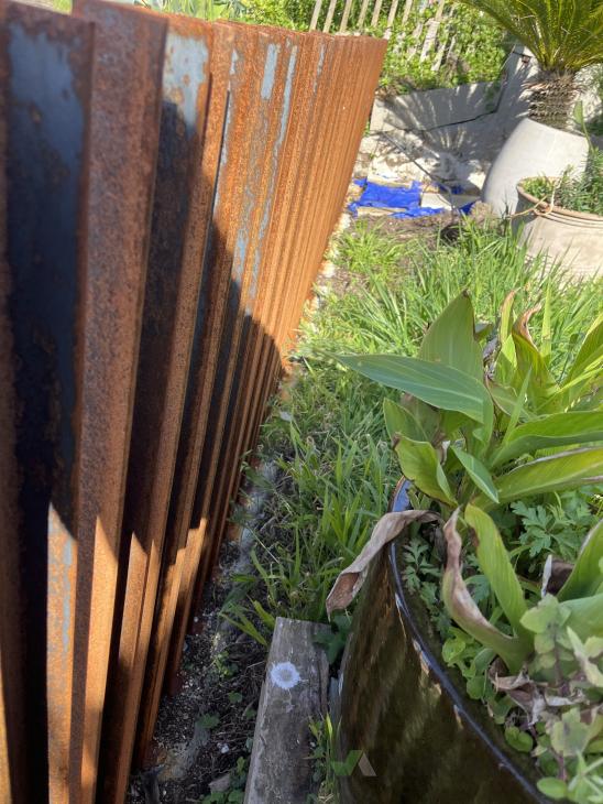 Low garden retaining wall 300mm high, 4m long (#1165530) | Builderscrack