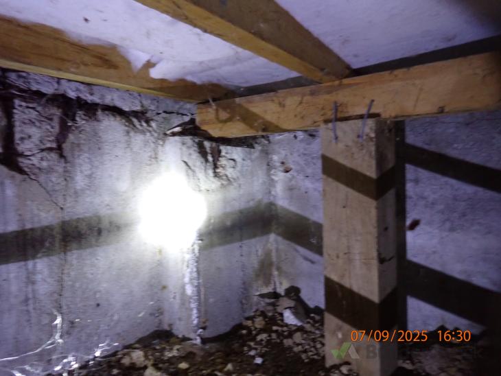 Concrete spalling at bottom of house (#1188941) | Builderscrack
