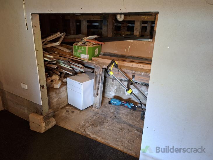 House Maintenance - concrete and doors (#1208950) | Builderscrack