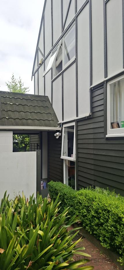 Reputty and Paint an upper floor timber joinery window (#1210405 ...