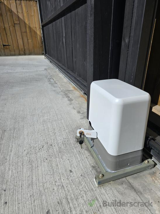 Sliding gate motor setup - able V2 (#1219482) | Builderscrack