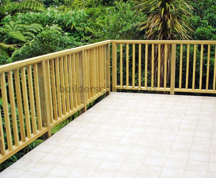Balustrade/barrier above retaining wall (# 56783) | Builderscrack
