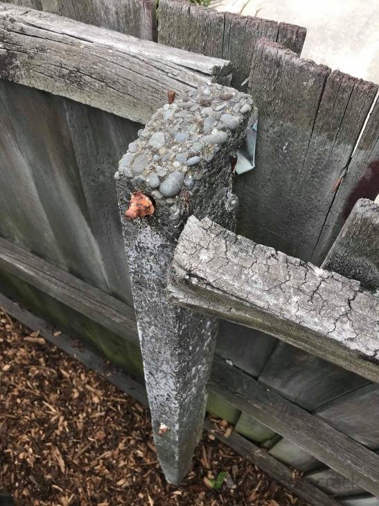 Wooden fence/concrete post repair (#254587) | Builderscrack