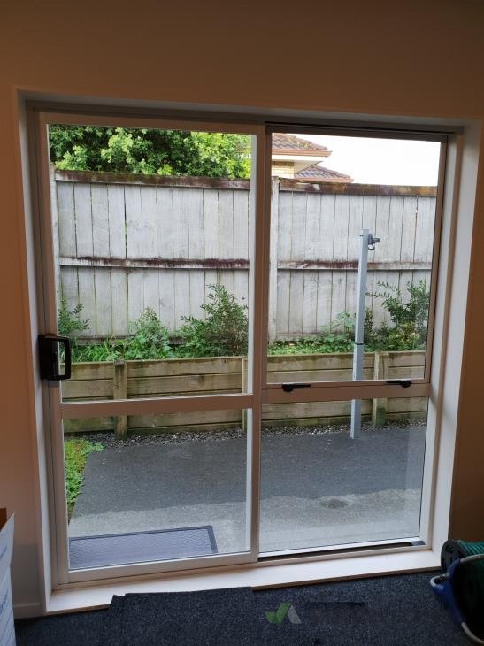 Garage windows tint in clear frost (# 266096) | Builderscrack