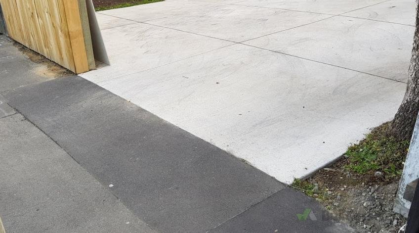 Sliding gate tracks bolted to concrete driveway (#271989) | Builderscrack