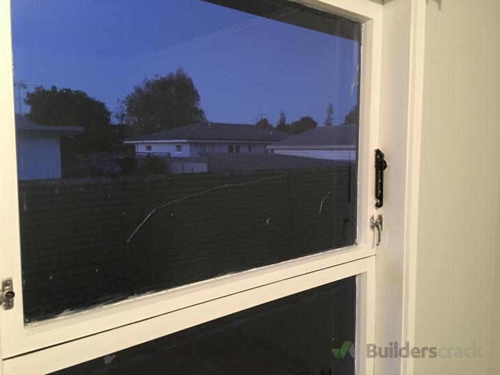 Broken Windows (# 337330) | Builderscrack