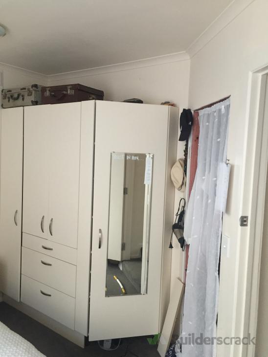 Wardrobe built in (# 342513) | Builderscrack