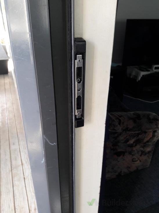 Aluminium Ranch Sliding Door Not Easy to lock (# 354767) | Builderscrack