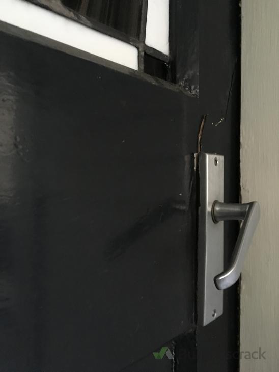 Damaged Door (# 358411) | Builderscrack