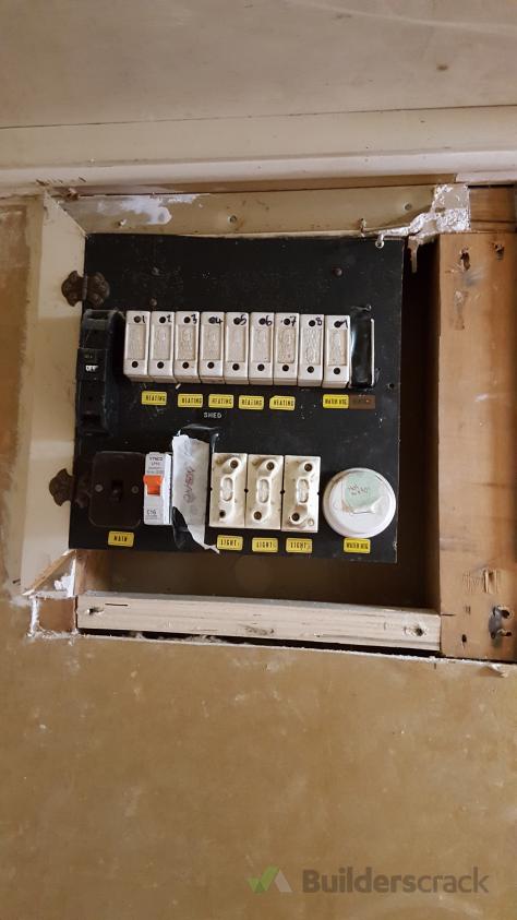 Replace old switchboard/fusebox with new (# 408871) | Builderscrack