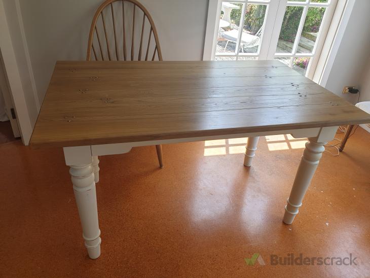 Sanding/painting of dining chairs x4 and table (# 423698) | Builderscrack