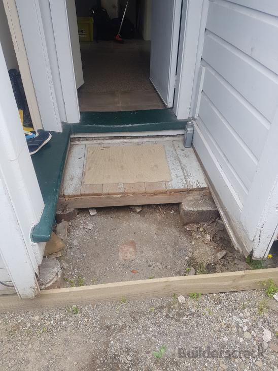 Building a back doorstep (# 424291) | Builderscrack