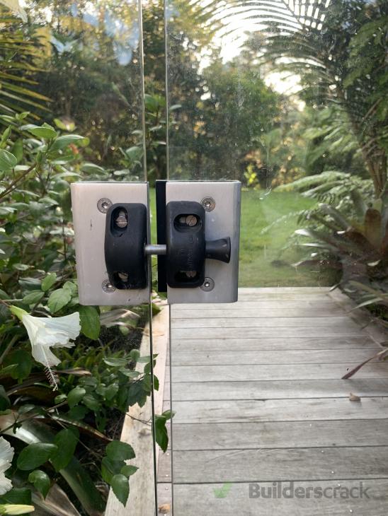 Fix lock on glass gate (#441027) | Builderscrack