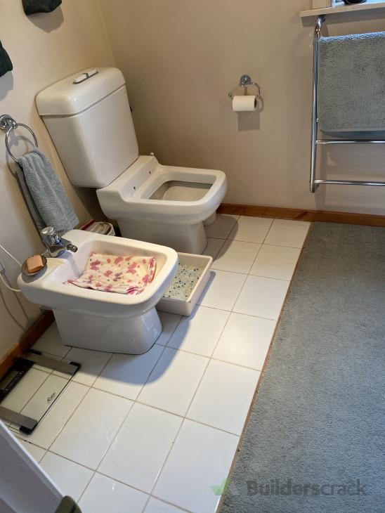 Upstairs Bathroom (# 500628) | Builderscrack
