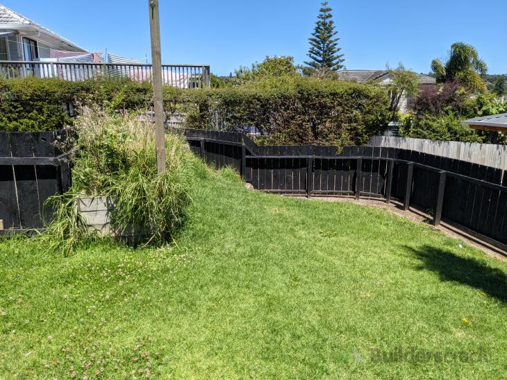 Backyard Fencing (# 553327) | Builderscrack