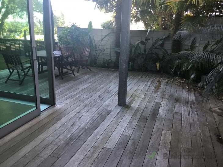 Exterior house and deck clean required (# 557802) | Builderscrack