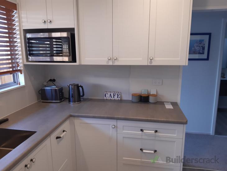 Tiling Splashbacks (# 580150) | Builderscrack