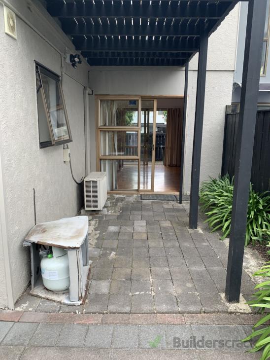 Surface Floor Gutter Instalation (# 580517) | Builderscrack