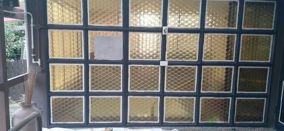 Replace broken glass (# 586679) | Builderscrack