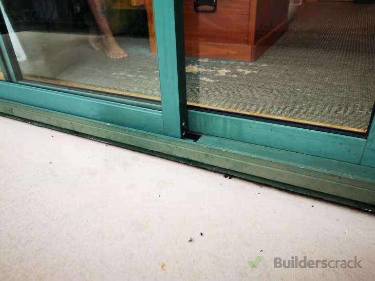 Door falling off the frame (# 596050) | Builderscrack