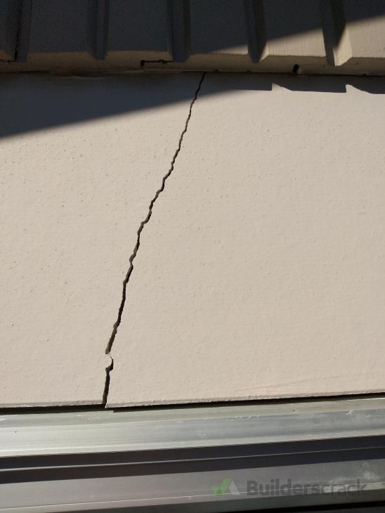 Cracks in cladding (# 597669) | Builderscrack