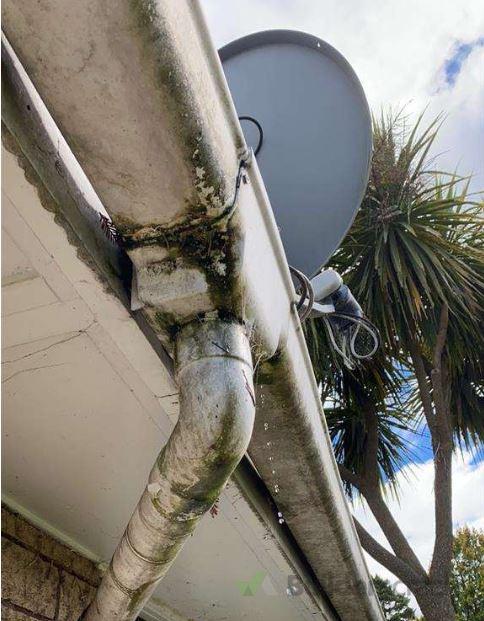 Gutter and downpipe cleaning + Repair (#599551) | Builderscrack