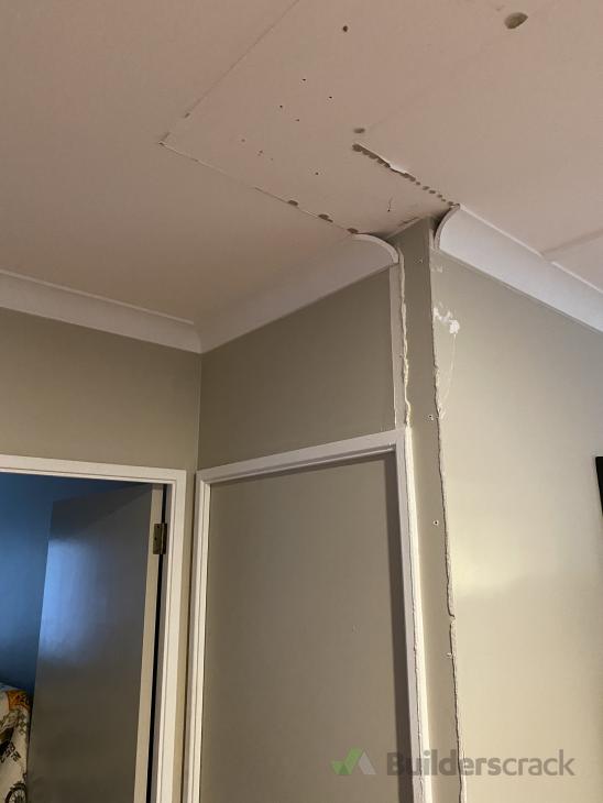Interior plaster repair (# 603041) | Builderscrack